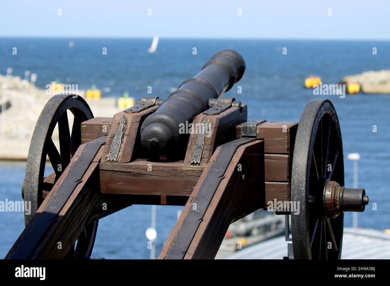 Old cannon gun hi-res stock photography and images - Alamy