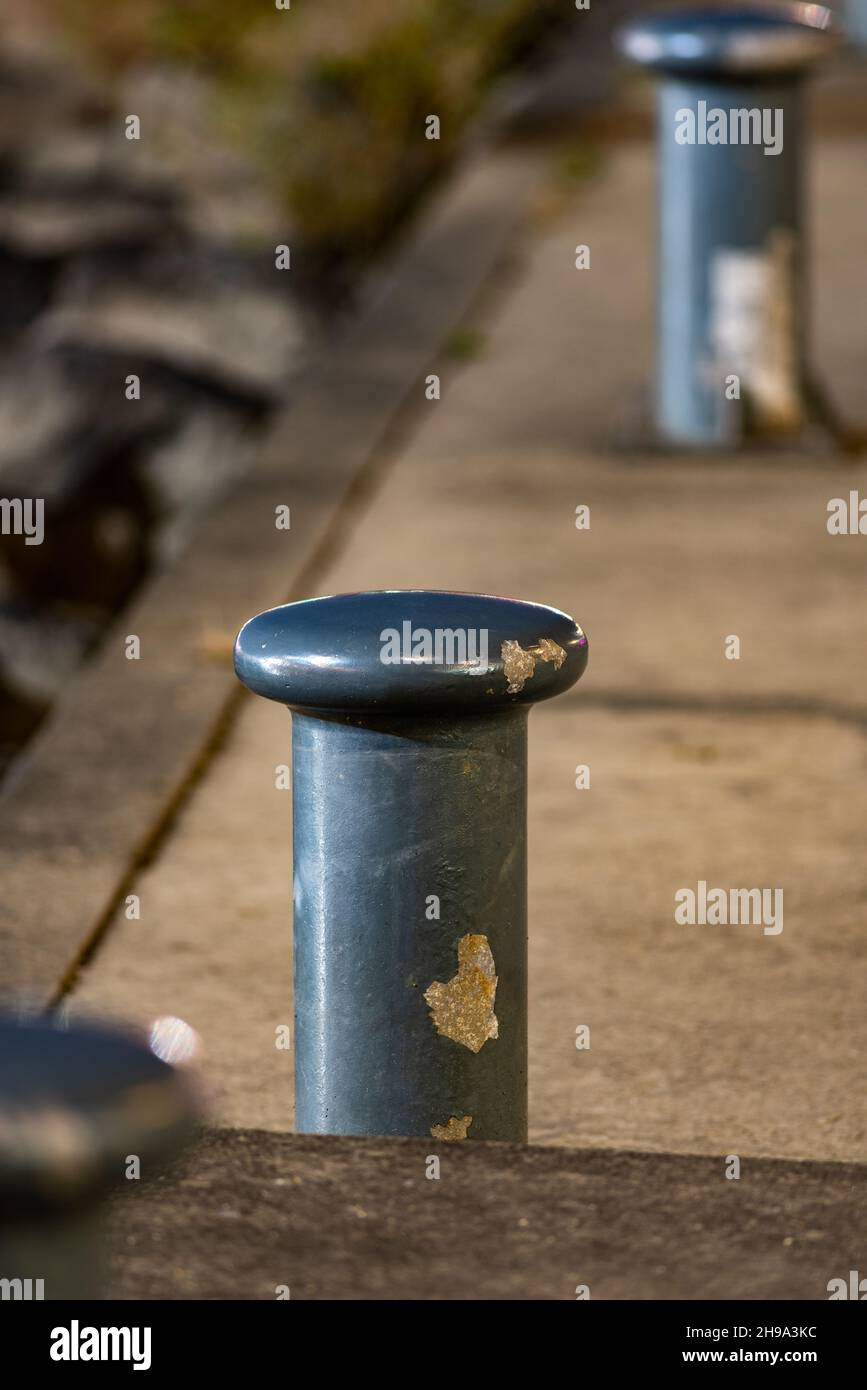 Vertical shot mast blue hi-res stock photography and images - Alamy