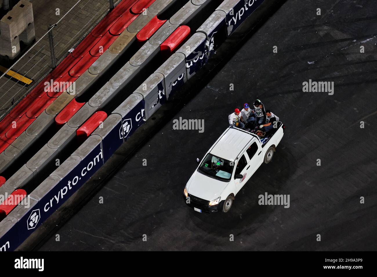 Circuit atmosphere - track crew who repaired the TecPro barrier. Saudi ...