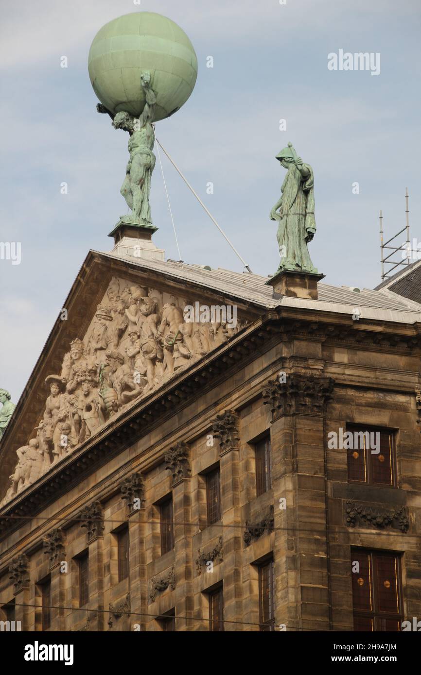 Atlas statue royal palace hi-res stock photography and images - Alamy