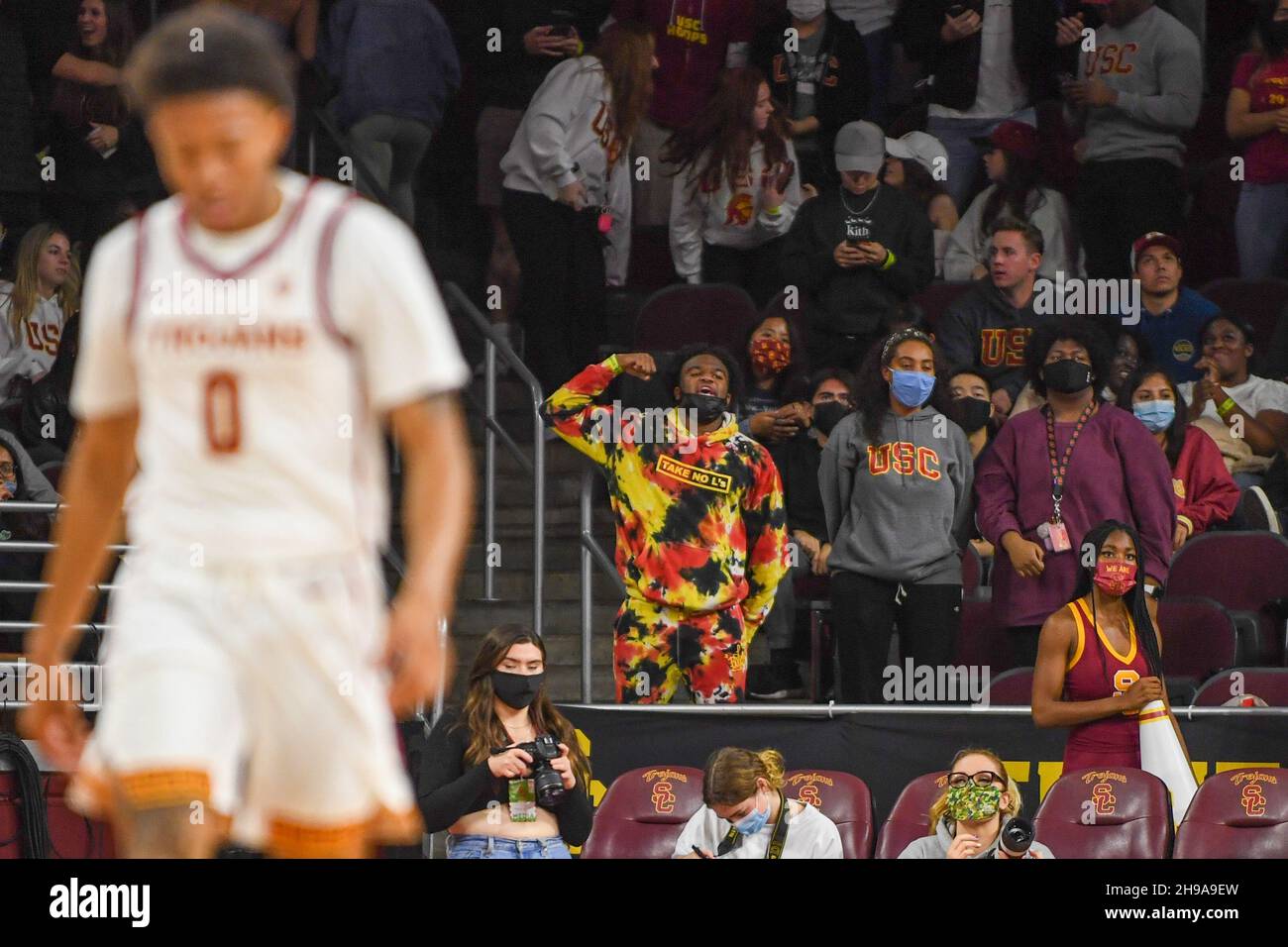 Crowd of scores hi-res stock photography and images - Alamy