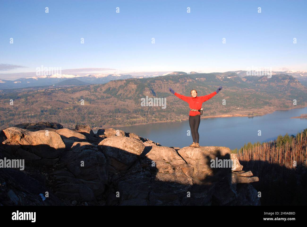 Single woman hiking above the Columbia River gorge, Oregon Stock Photo ...
