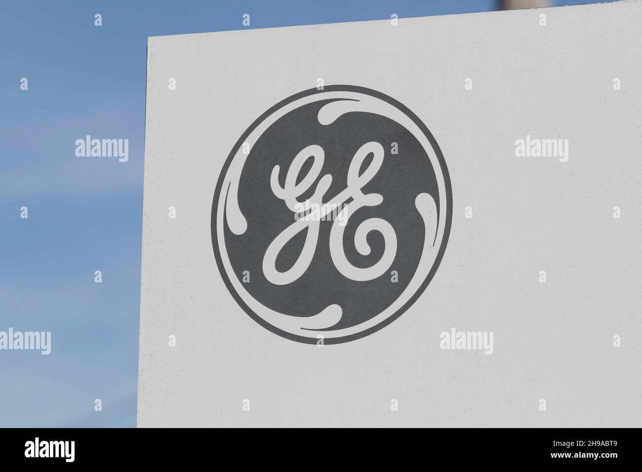 Cincinnati - Circa December 2021: GE Engine Services Plant. General ...