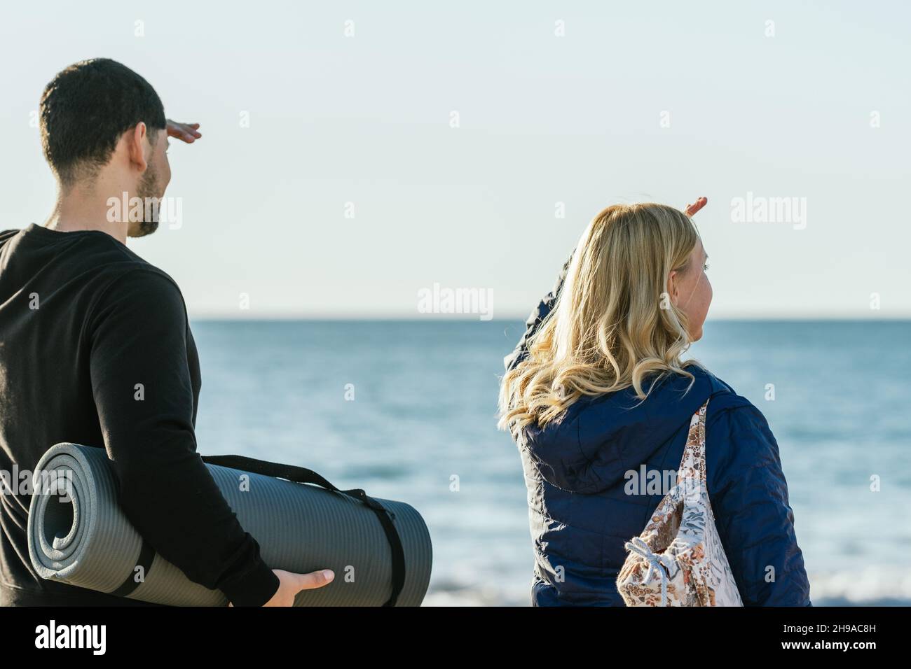 Man facing the sea hi-res stock photography and images - Alamy