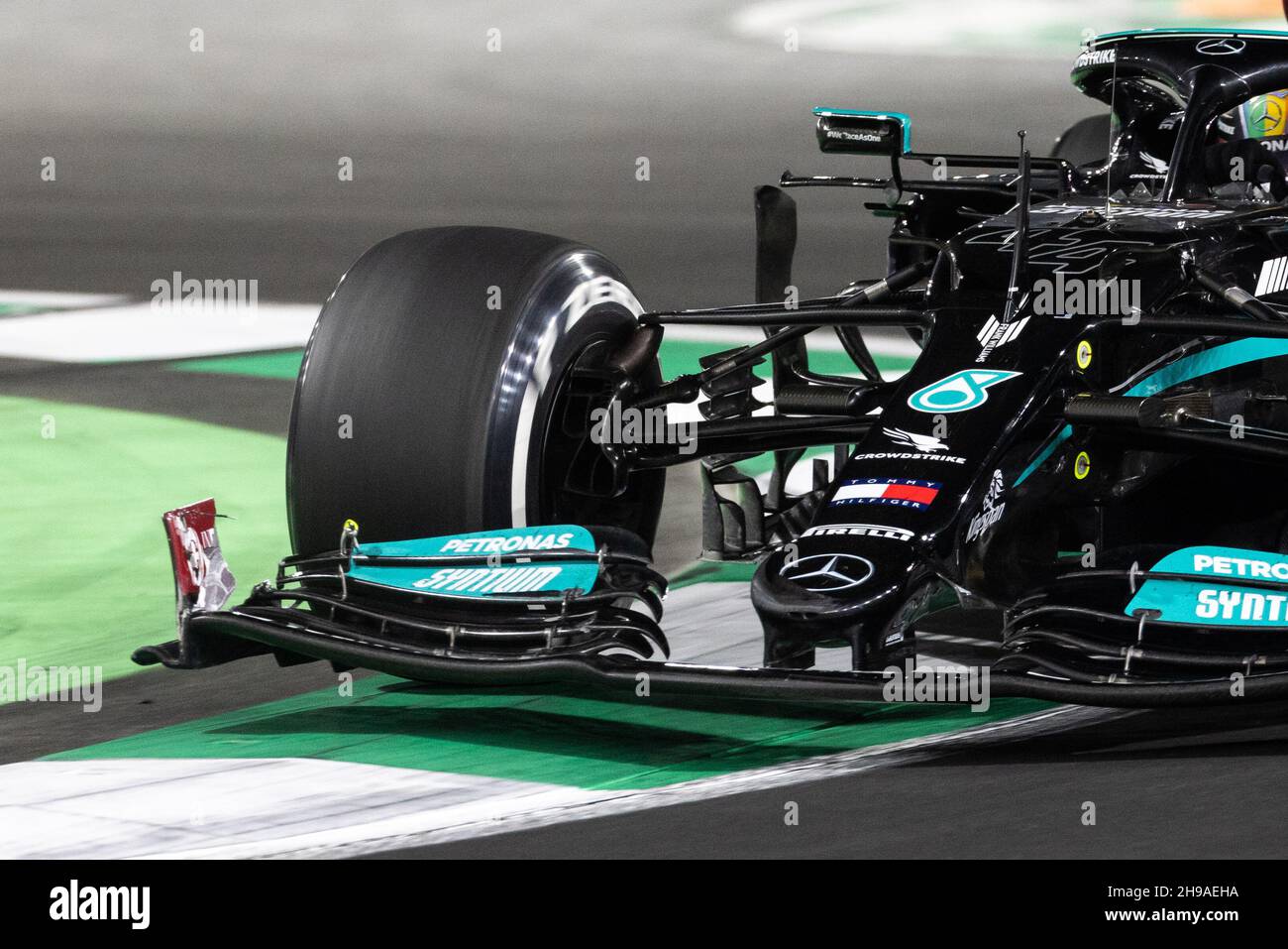 Lewis Hamilton (GBR) Mercedes AMG F1 W12 - broken front wing. Saudi ...