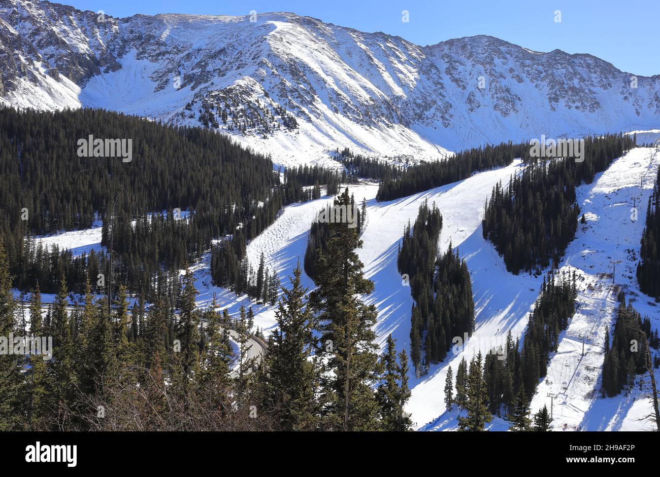 Skiing the Arapahoe basin Stock Photo - Alamy