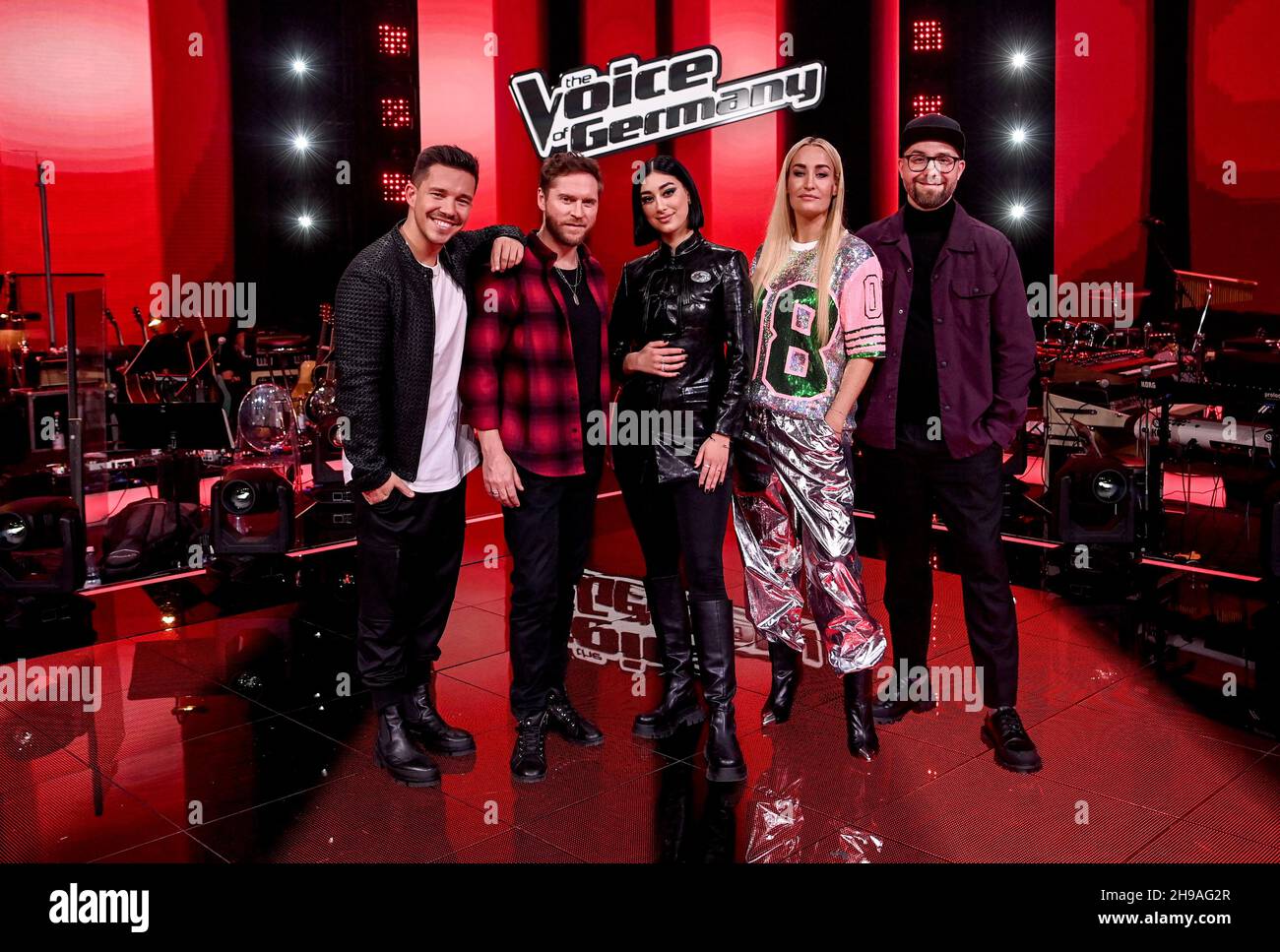 Berlin, Germany. 06th Dec, 2021. Coaches Nico Santos, Johannes Oerding ...