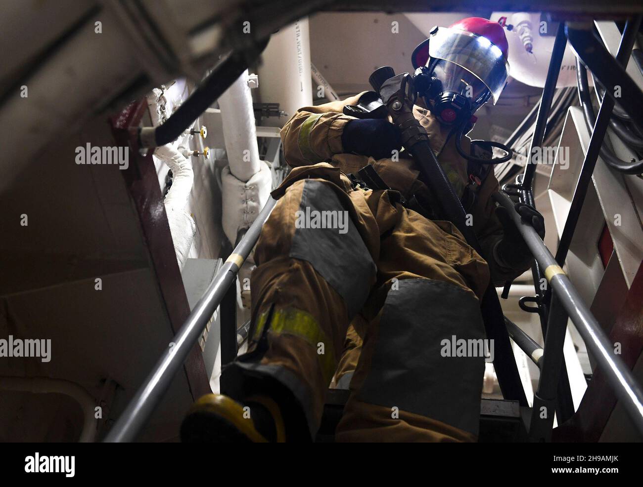 Arleigh burke class guided missile destroyer uss chafee ddg 90 hi-res ...