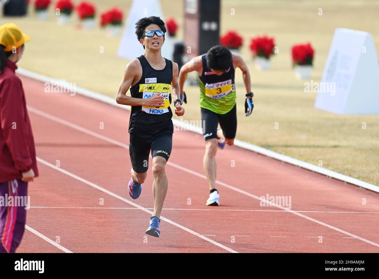 Fukuoka, Japan. Credit: MATSUO. 5th Dec, 2021. (L-R) Shohei Otsuka, Ryu Takaku Marathon : 2021 ...