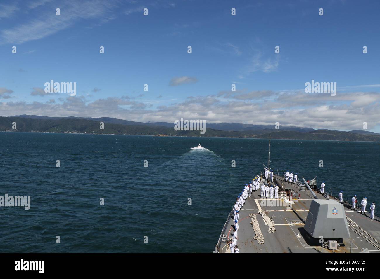 PACIFIC OCEAN (Dec. 1, 2021) The Arleigh Burke-class guided-missile ...