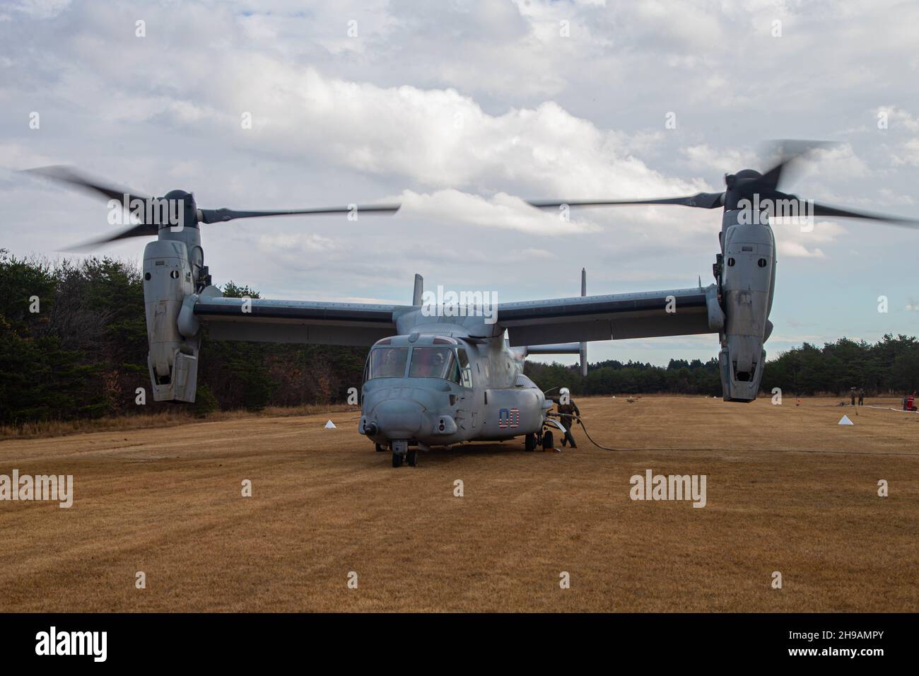 A U.S. Marine with Marine Medium Tiltrotor Squadron 262 (VMM-262 ...