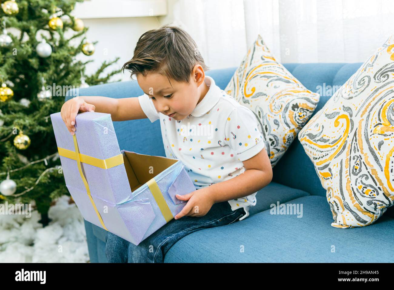 Little boy opening a gift box at christmas Stock Photo - Alamy