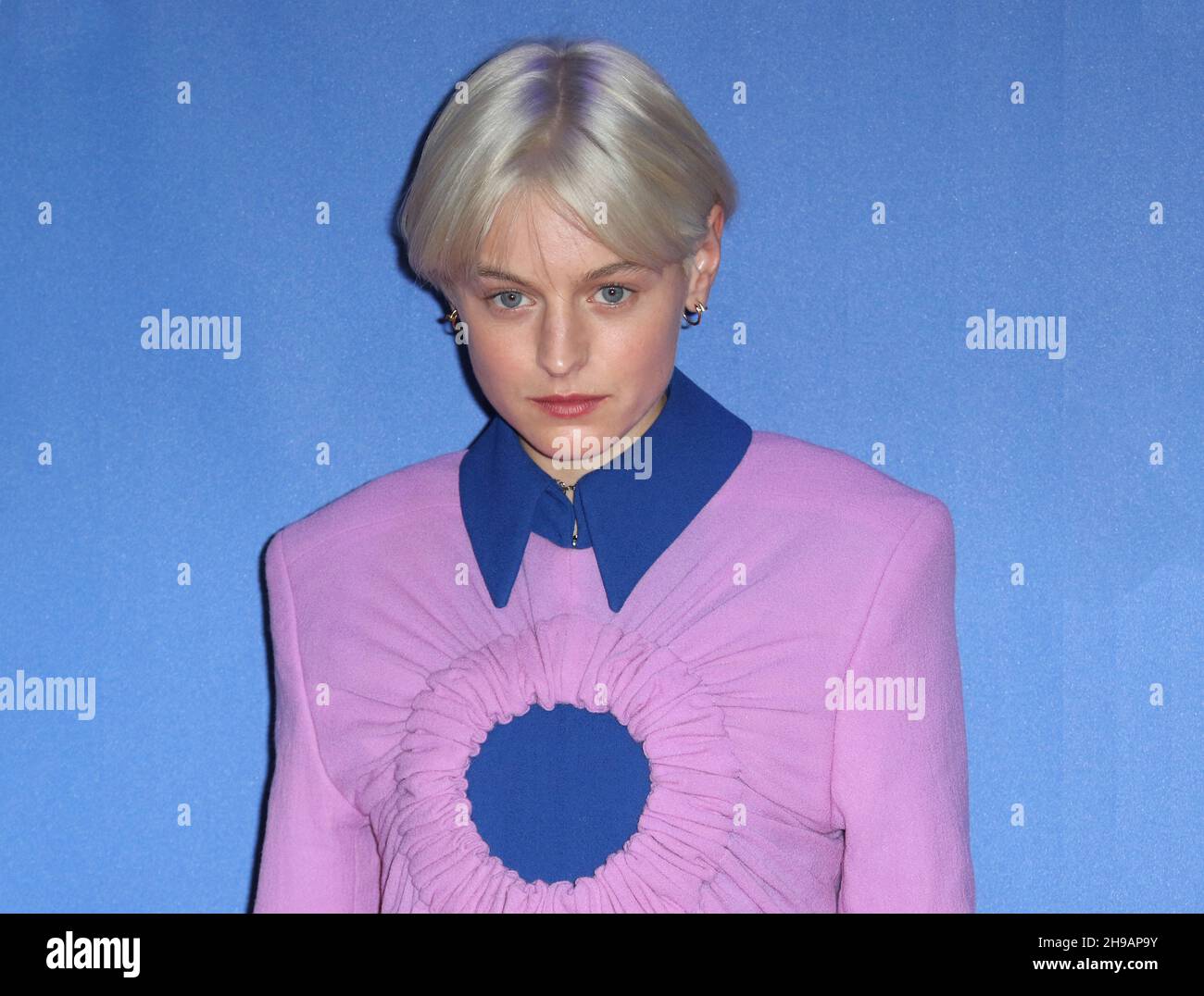 Emma corrin british hi-res stock photography and images - Alamy