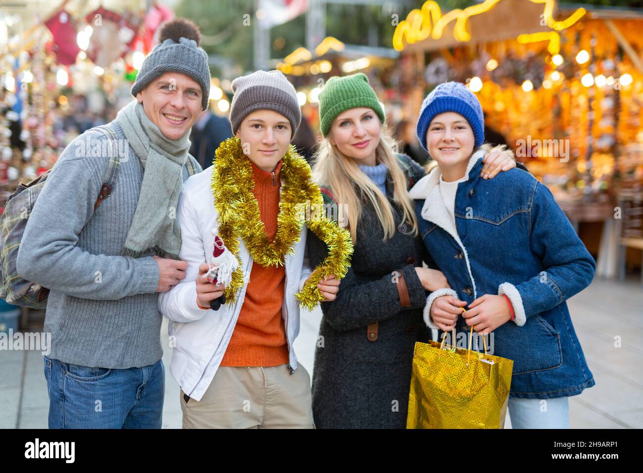 Happy family visiting christmas hi-res stock photography and images - Alamy