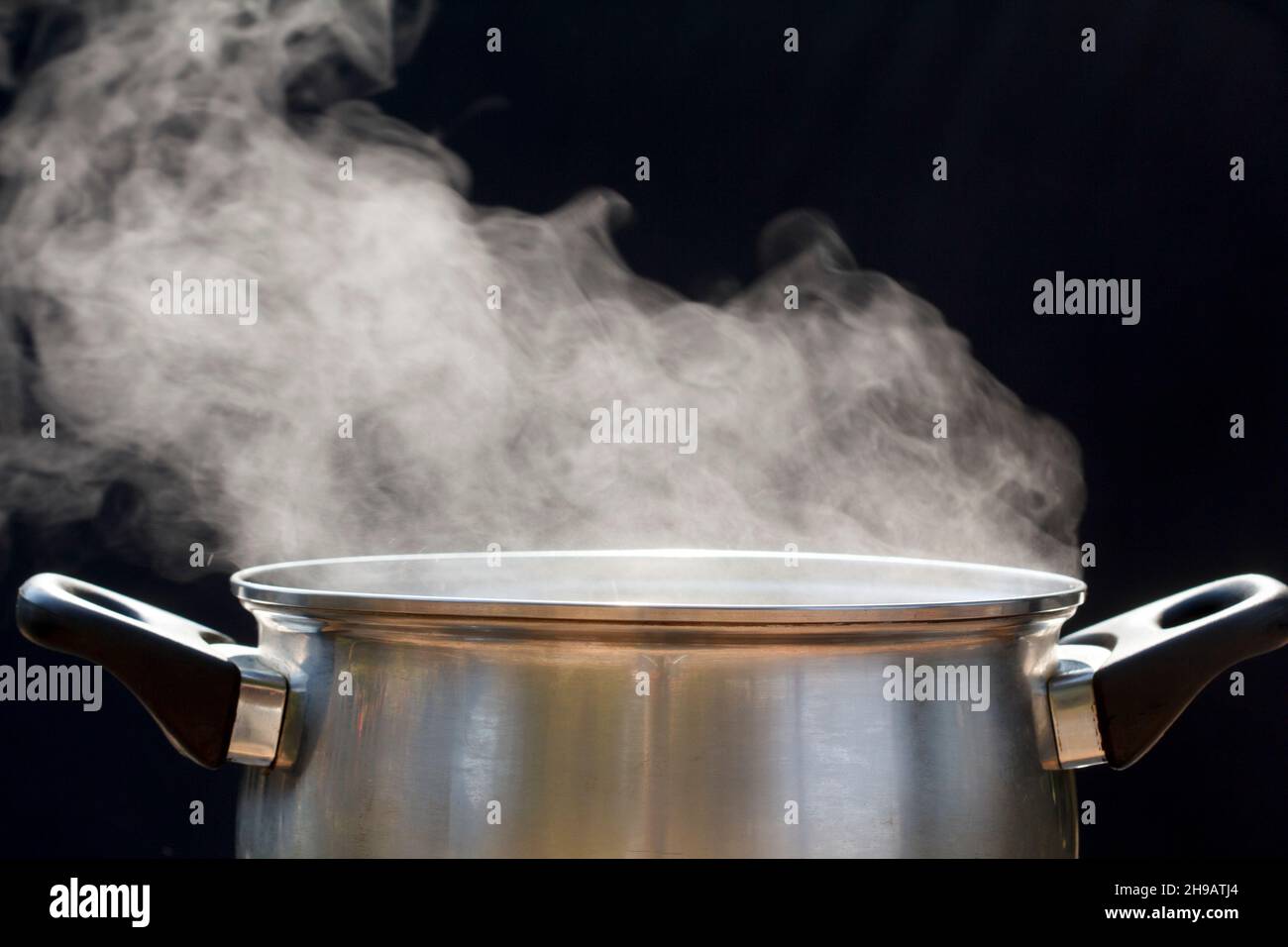 steam on pot in kitchen Stock Photo - Alamy