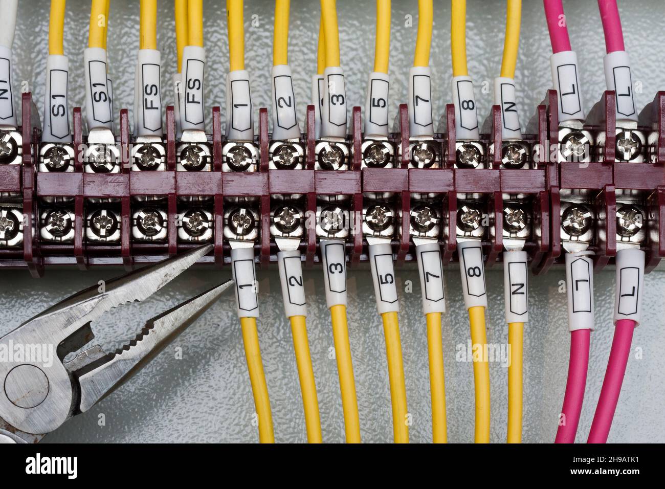 Wire connector terminal Stock Photo - Alamy