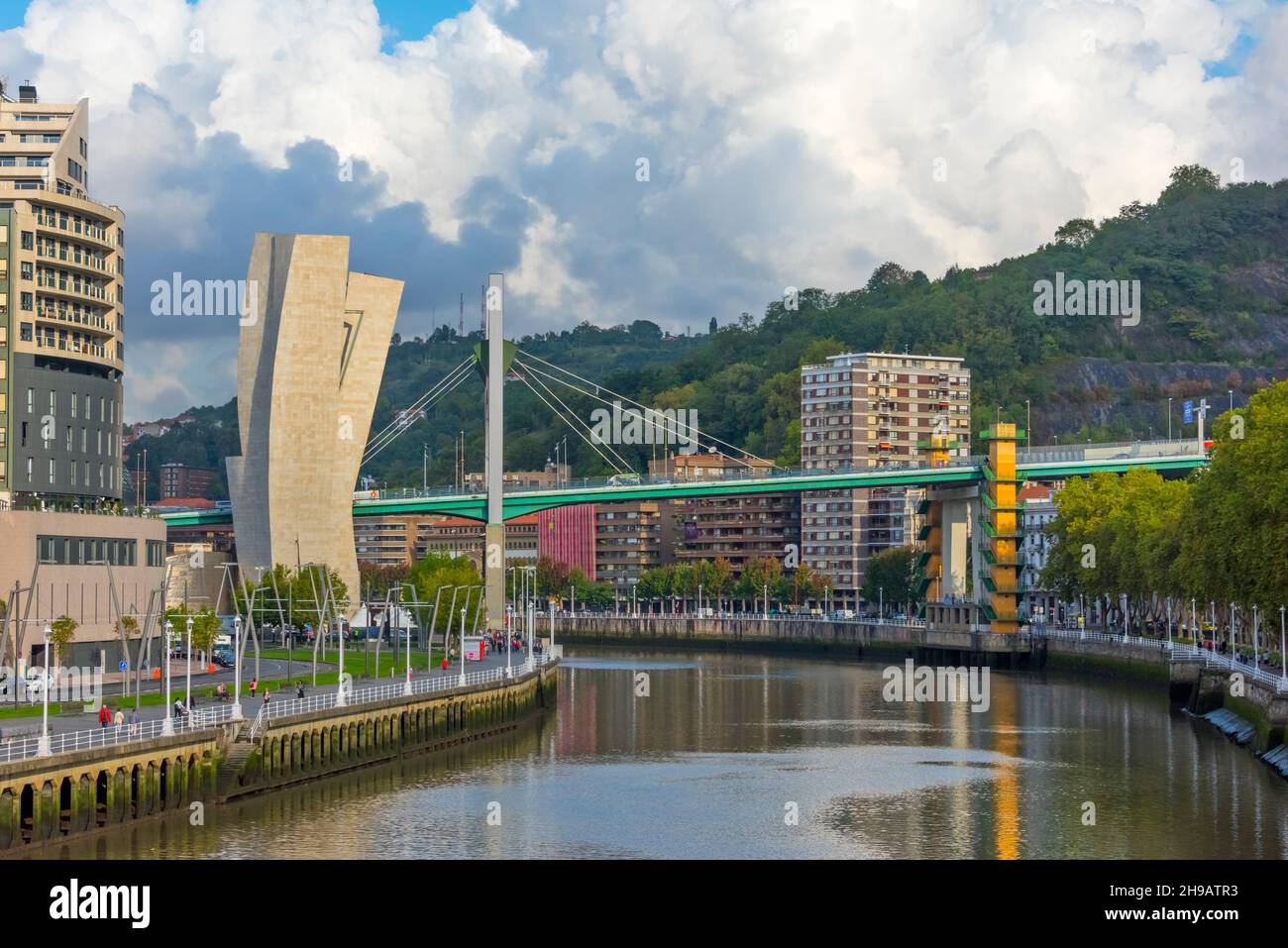 La Salve Bridge on Nervion River with part of Guggenheim Museum, Bilbao ...