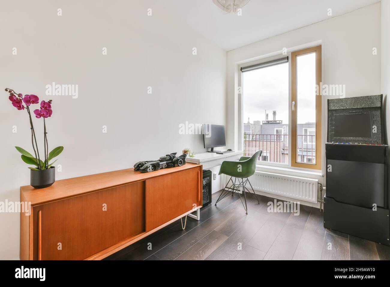 Work cabinet hi-res stock photography and images - Alamy