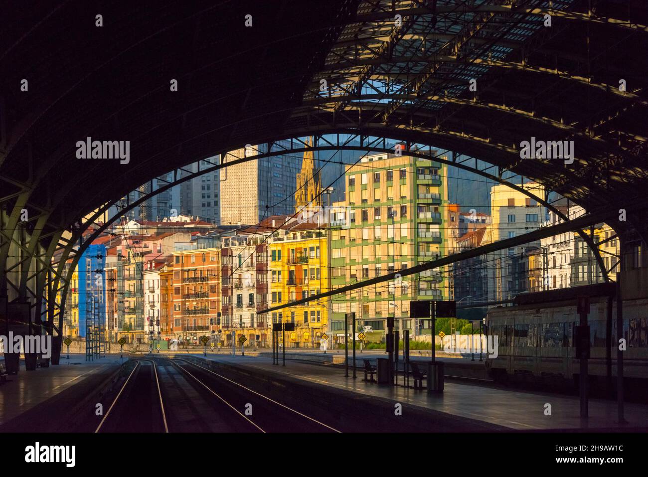 Rail architecture hi-res stock photography and images - Alamy