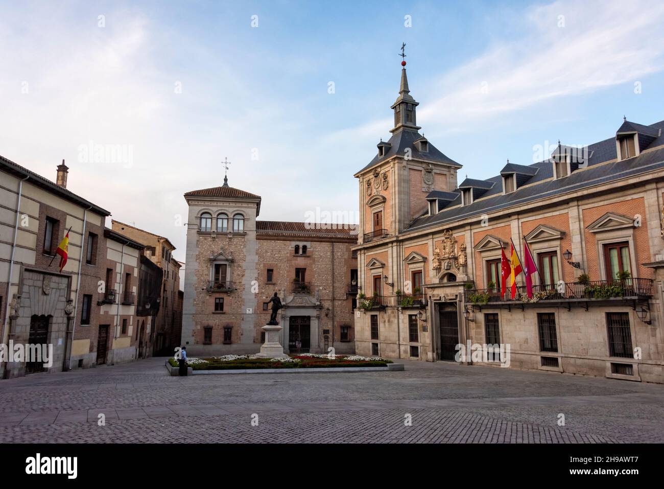 Plaza in spain hi-res stock photography and images - Alamy