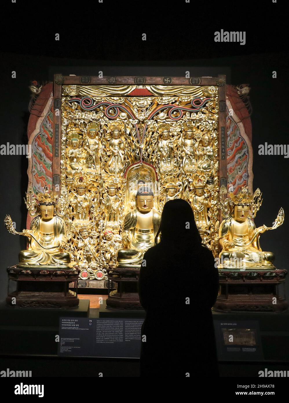 South Korea. 06th Dec, 2021. Buddhist exhibit Visitors look at displays ...