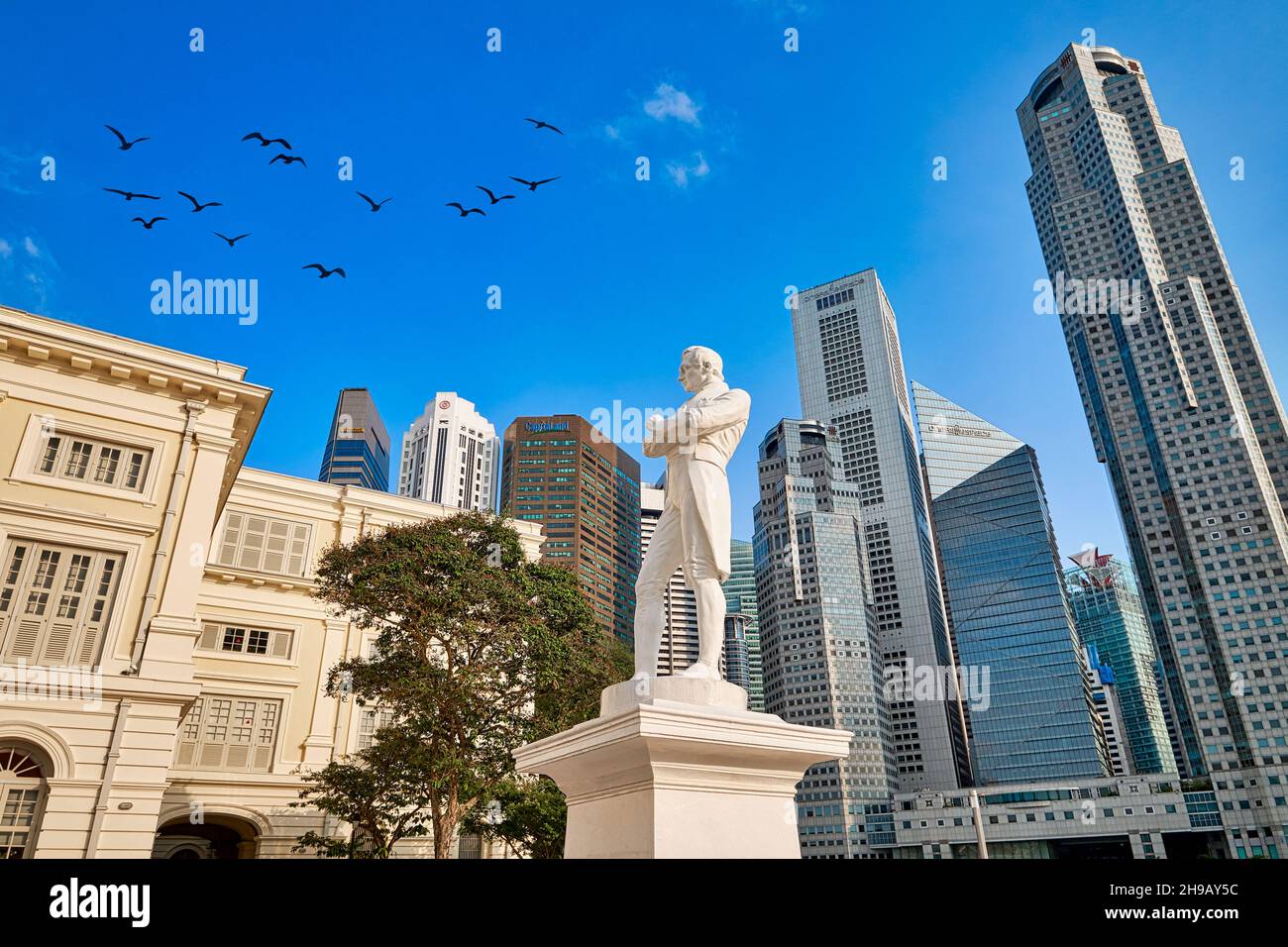 Statue of Sir Stamford Raffles at Raffles Landing Site by the Singapore ...