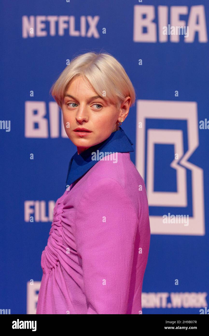 Emma corrin 2021 hi-res stock photography and images - Alamy