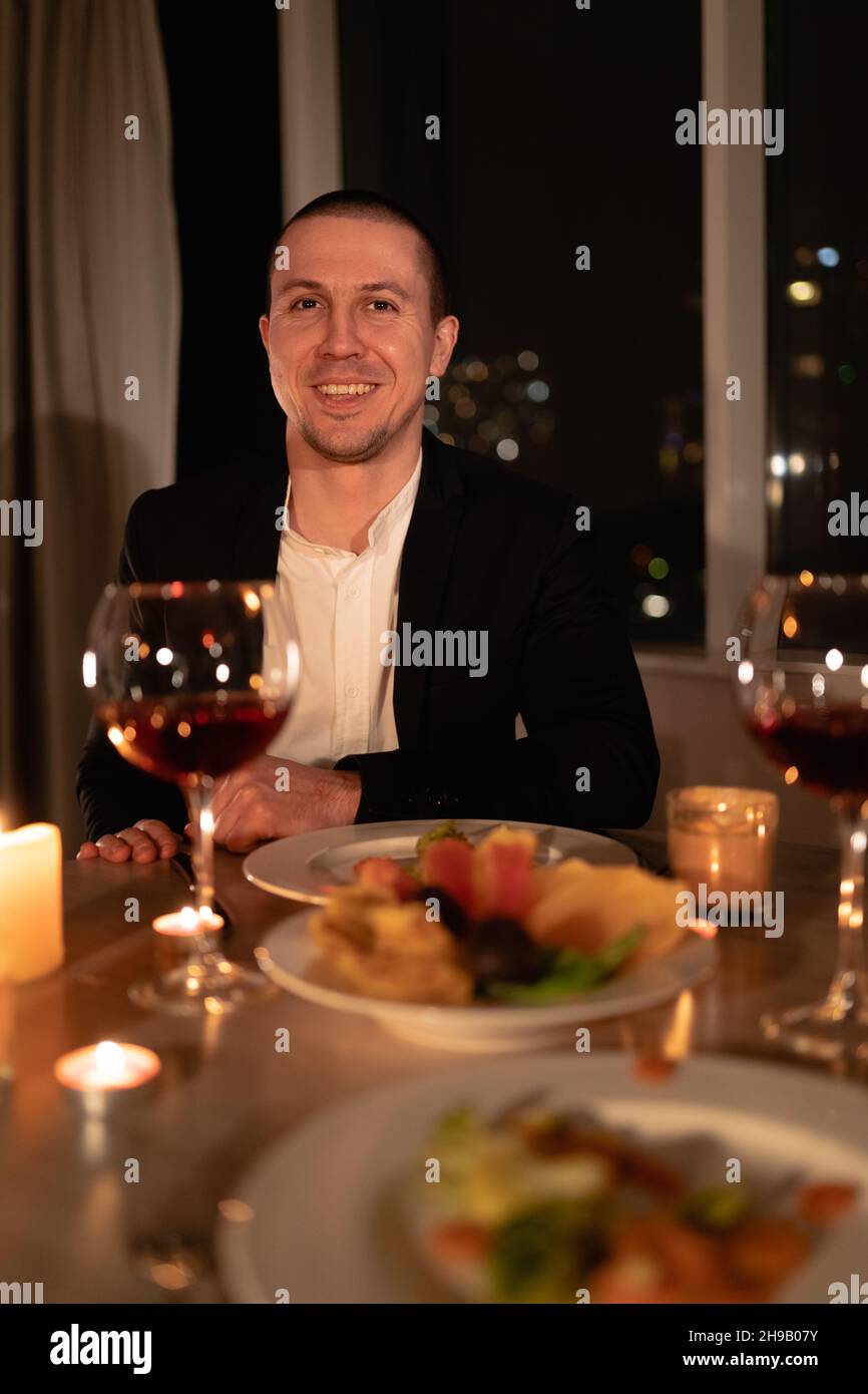 Dinner date table hi-res stock photography and images - Alamy
