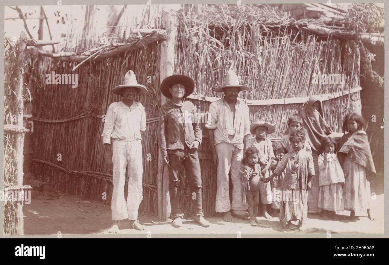 Mexican families vintage hi-res stock photography and images - Alamy