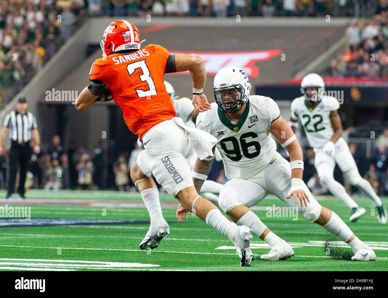 Arlington, Texas, USA. 4th Dec, 2021. Baylor Bears defensive tackle ...
