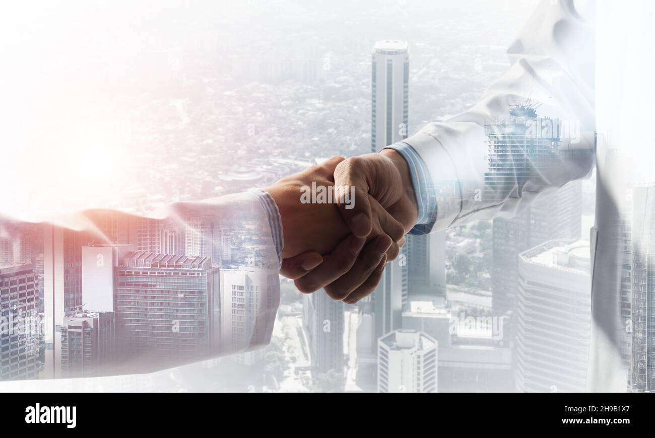 Handshake between nurse doctor hi-res stock photography and images - Alamy