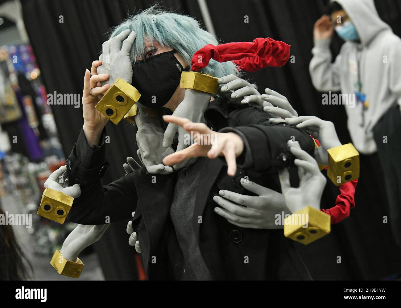 Los Angeles, USA. 05th Dec, 2021. A cosplayer dressed up as a character ...