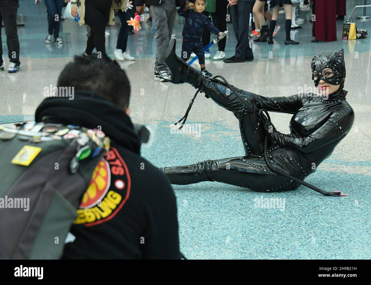 Los Angeles, USA. 05th Dec, 2021. A cosplayer as Catwoman pose for ...