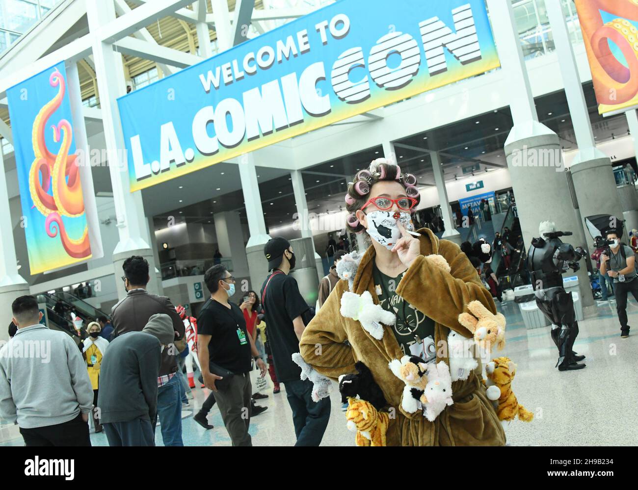 Los Angeles, USA. 05th Dec, 2021. A Cosplayer dressed up as a character ...