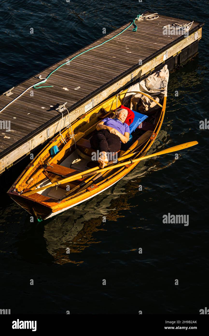 Colonial woman american revolution hi-res stock photography and images ...