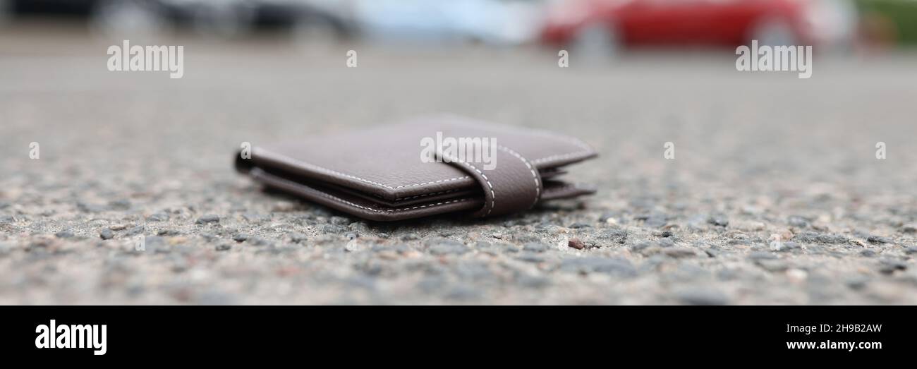 Lost wallet on road hi-res stock photography and images - Alamy