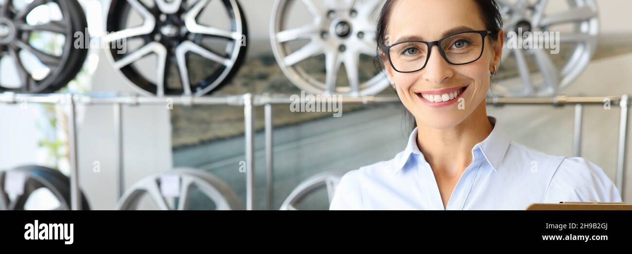 Car rims hi-res stock photography and images - Alamy
