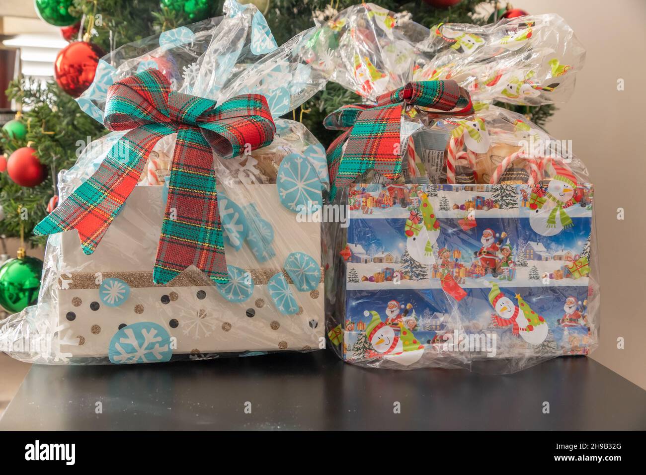gift wrapped christmas hampers for friends and family Stock Photo - Alamy