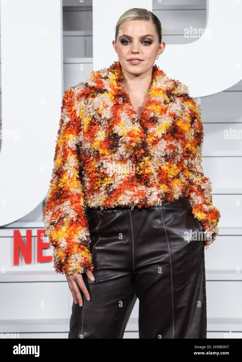 MANHATTAN, NEW YORK CITY, NEW YORK, USA - DECEMBER 05: Actress Reneé ...