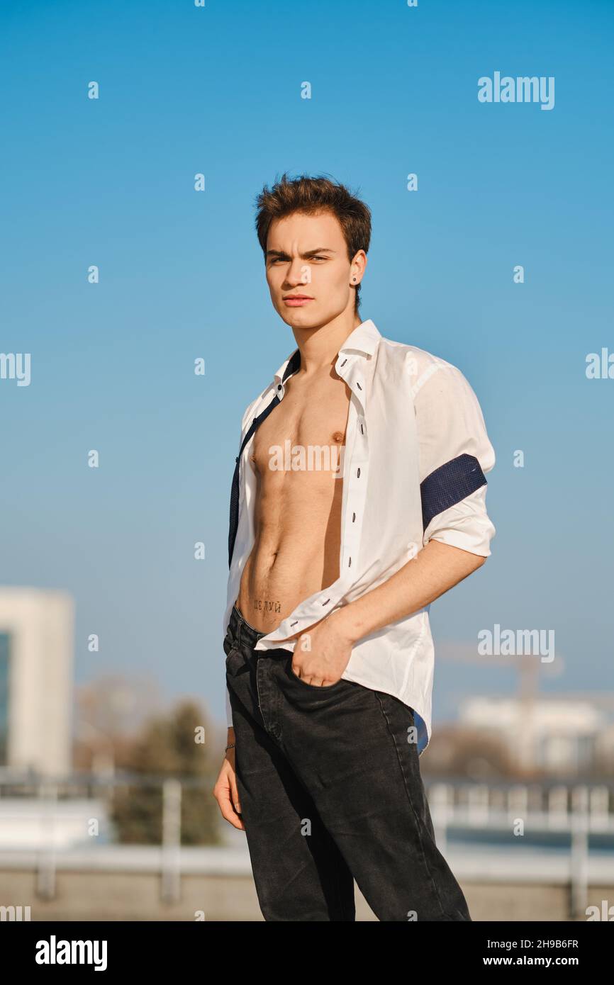 Unfasted hi-res stock photography and images - Alamy