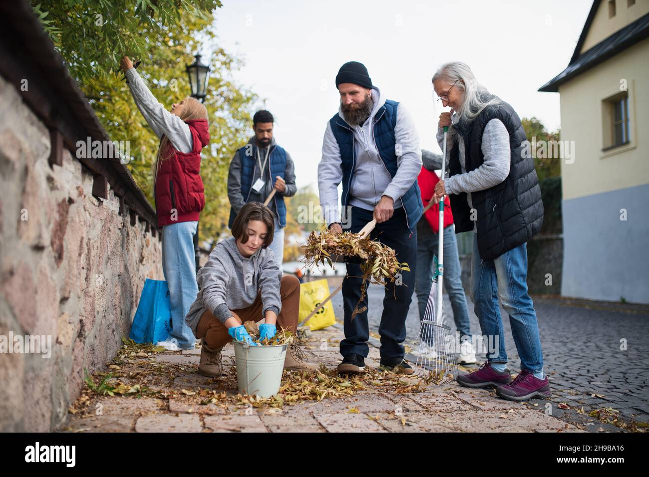 Community service hi-res stock photography and images - Alamy