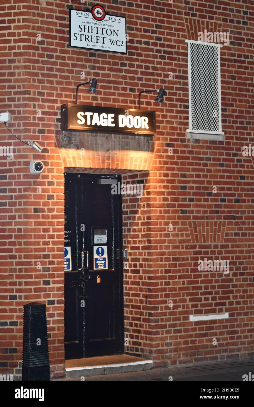 Theatre backstage sign hi-res stock photography and images - Alamy