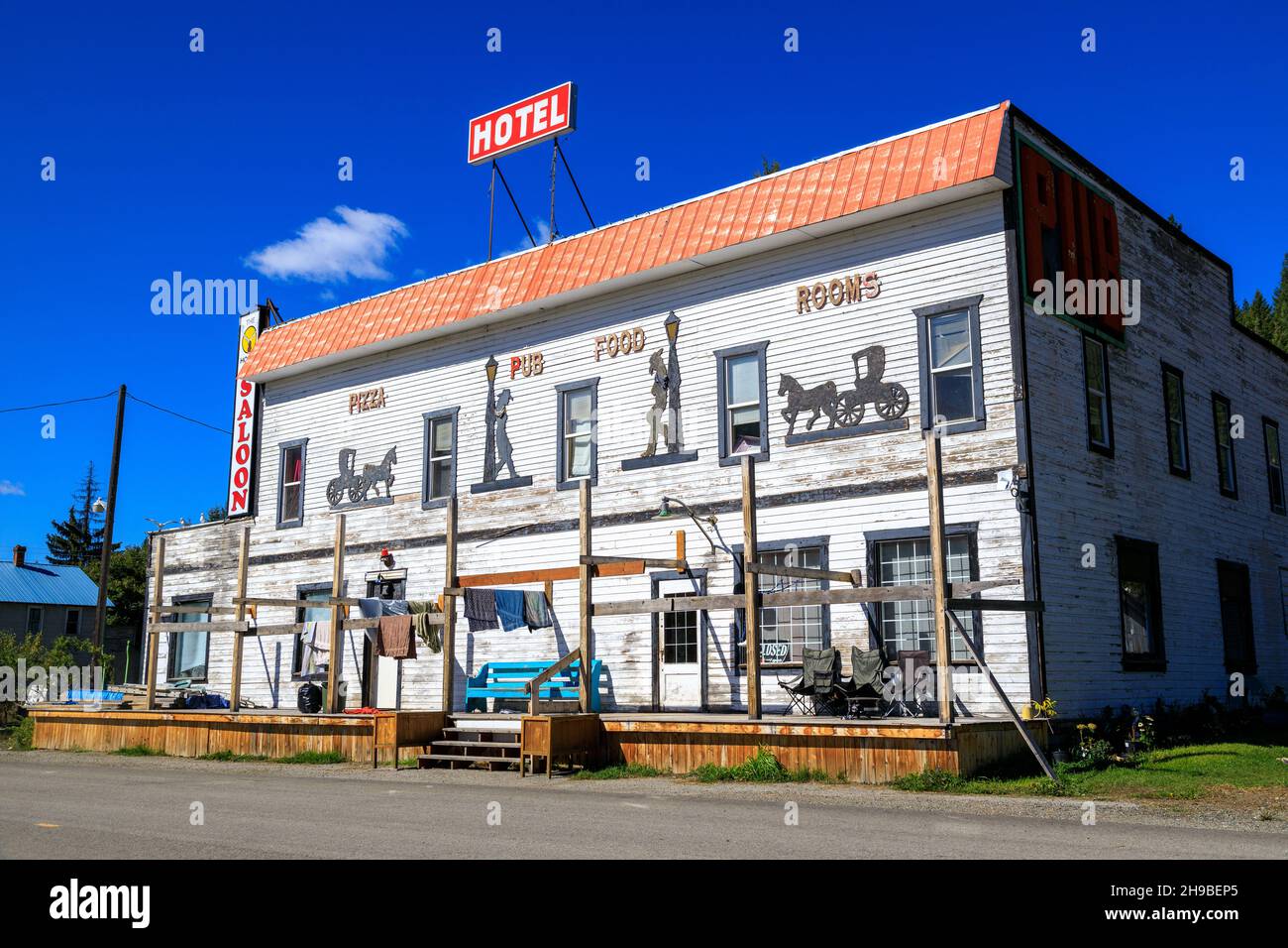 Small hotel exterior hi-res stock photography and images - Alamy
