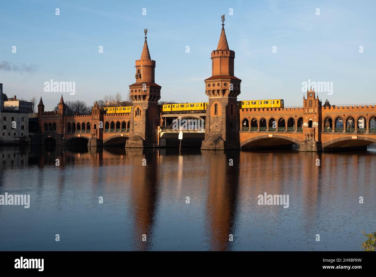 Bridges historic locations hi-res stock photography and images - Alamy