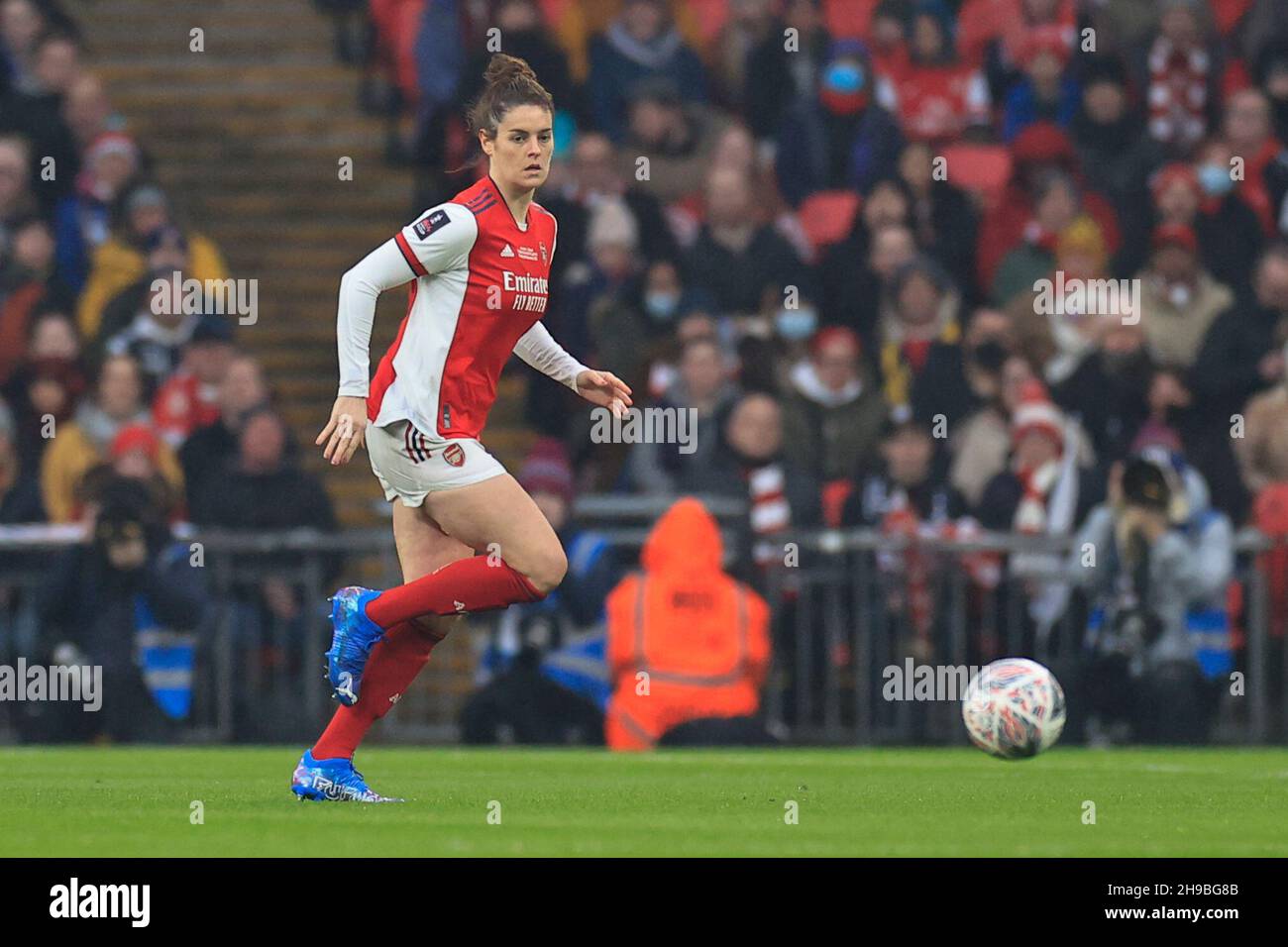 Jennifer Beattie #5 of Arsenal runs with the ball Stock Photo - Alamy