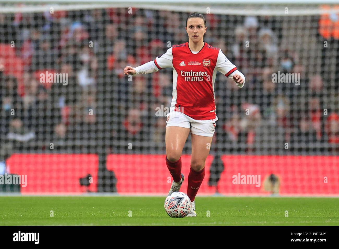 Lotte Wubben-Moy #3 of Arsenal controls the ball Stock Photo - Alamy