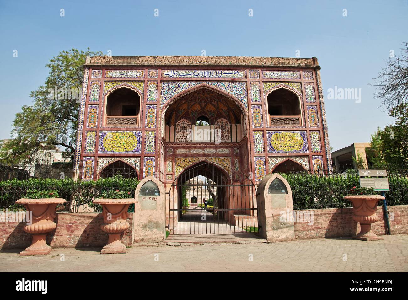 Tomb of Dai Anga in Lahore, Punjab province, Pakistan Stock Photo - Alamy
