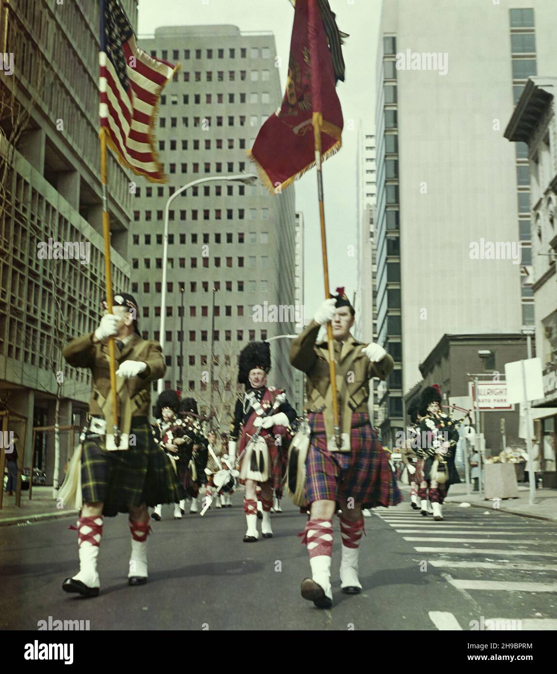 Flag bearer parade usa hi-res stock photography and images - Alamy
