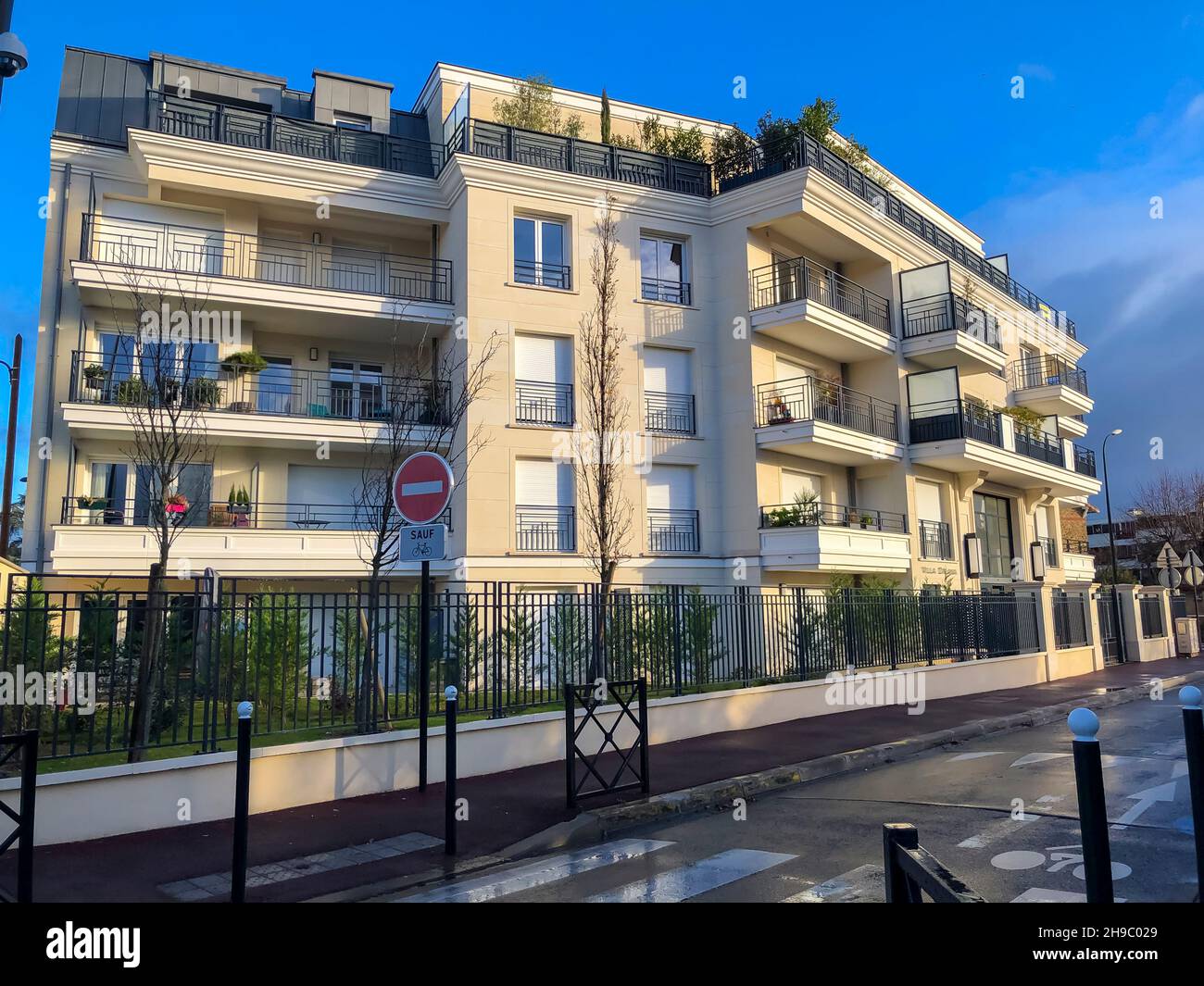 Saint-Maur-des-Fossés, France, Modern Architecture, Residentel ...