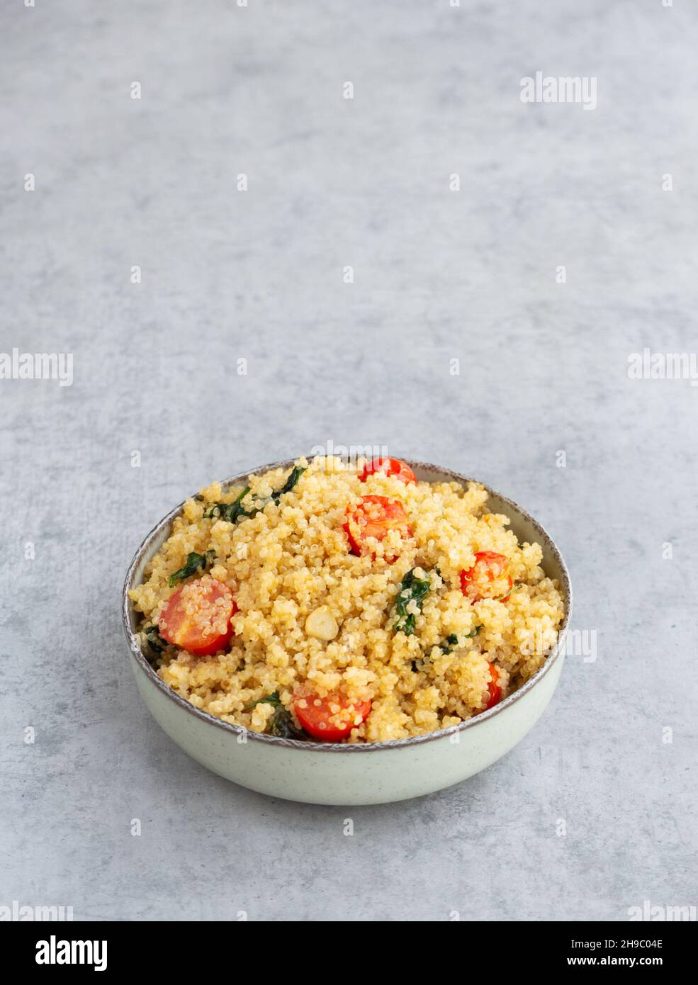 Healthy vegetarian quinoa recipe with tomato, spinach and garlic ...